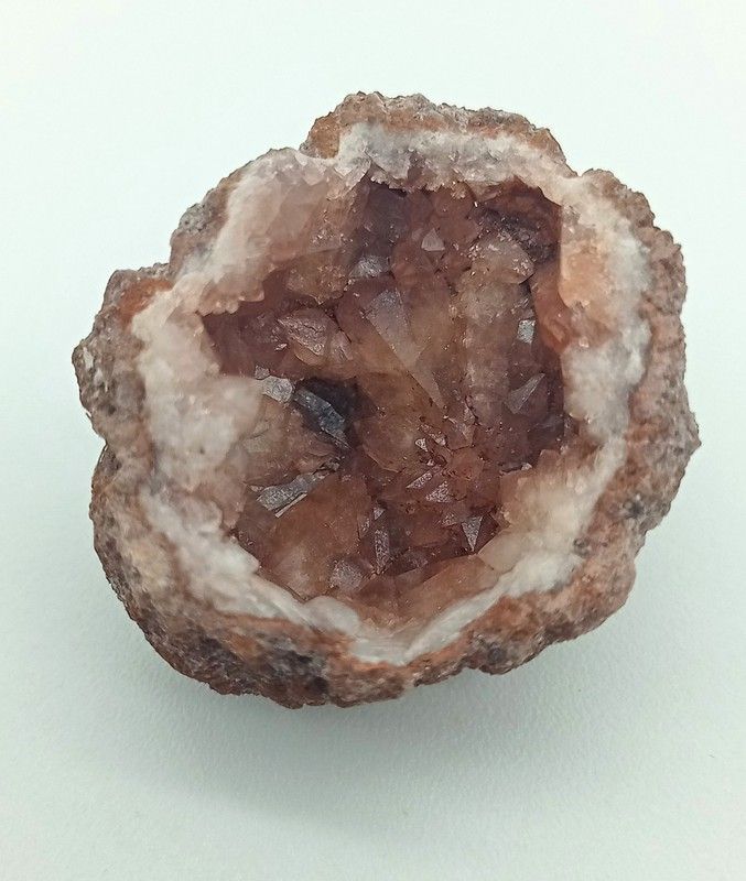 Geoda de Amatista rosa cuya medida es: 33xx29x23 mm. de diámetro. Geoda ...