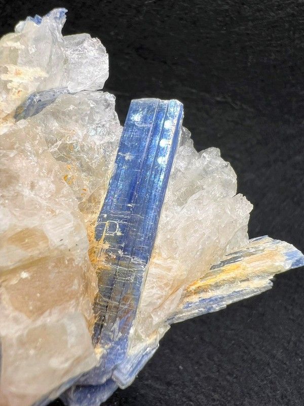 Cianita (grupo de cristales con cuarzo) — litosphera