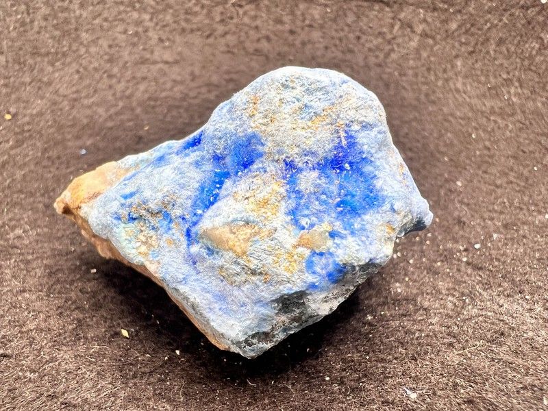 Cianotriquita agregados de cristales aciculares color azul intenso ...