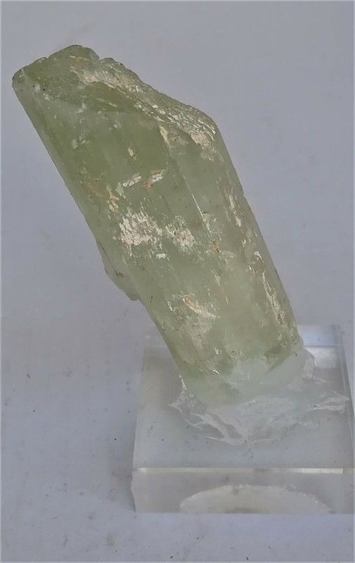 Espodumena verde (Hiddenita) — litosphera