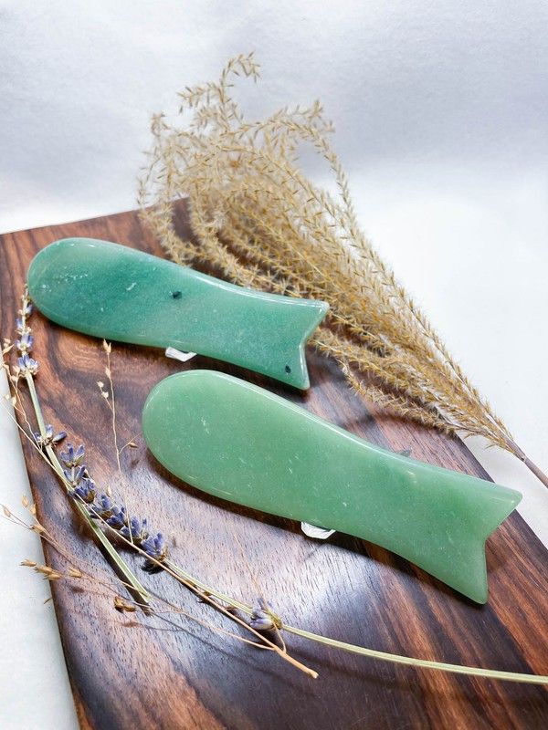 Gua Sha "fish-shaped" de Aventurina verde — litosphera