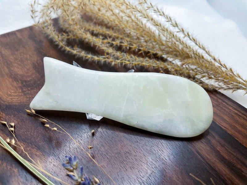 Gua Sha "fish-shaped" de Jade — litosphera
