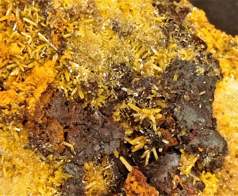 Mimetita cristales sobre matriz — litosphera