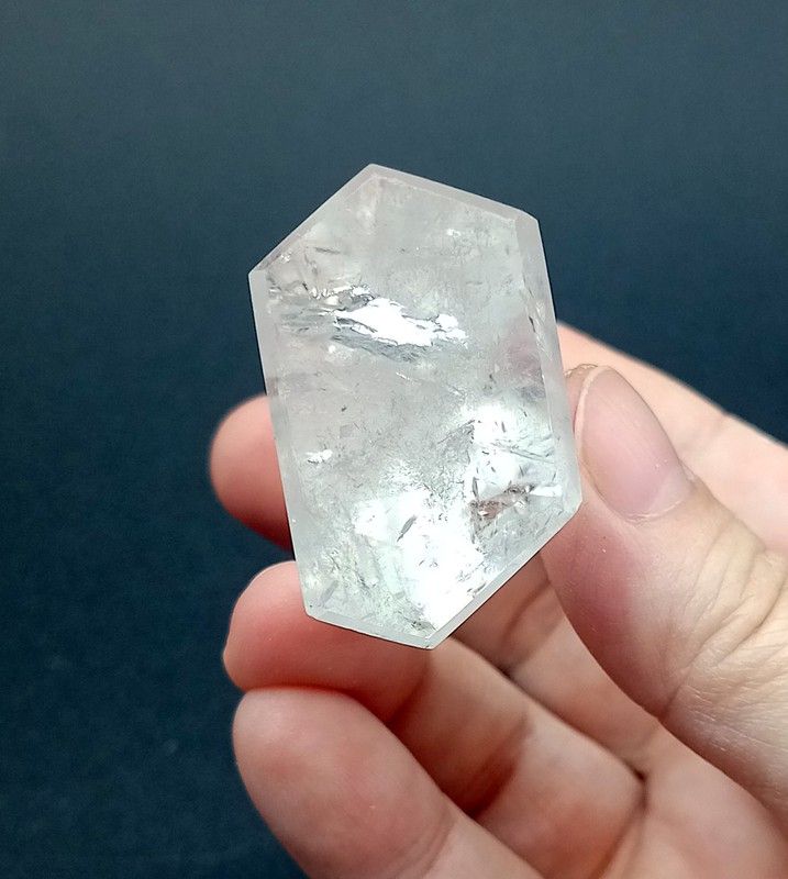 Puntas de cuarzo cristal de roca pulida cuyas medidas son: 62x36x22 mm ...